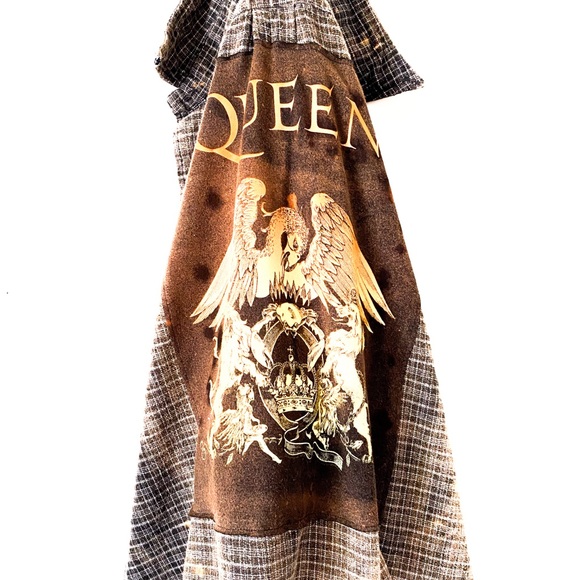 Queen | Tops | Queen Bleached Out Vintage Wash Gradient Crest Raw ...